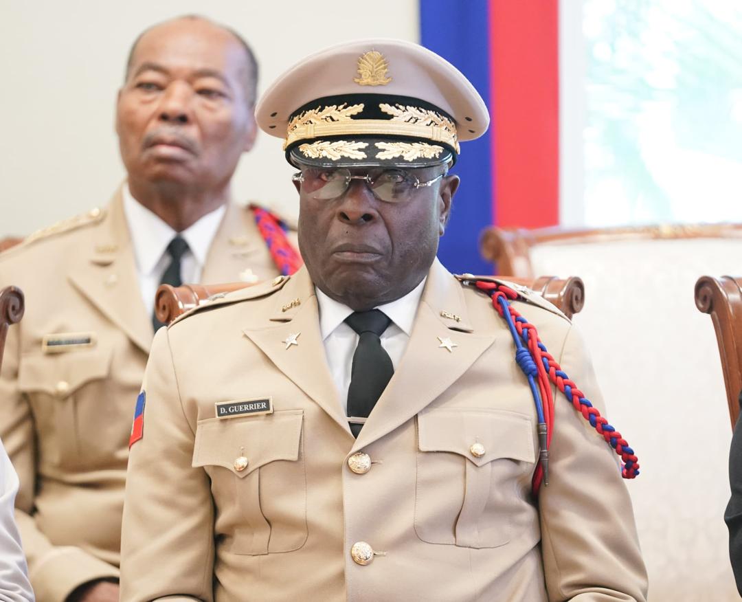 Installation du nouveau Lieutenant Général en Chef a.i des Forces ...